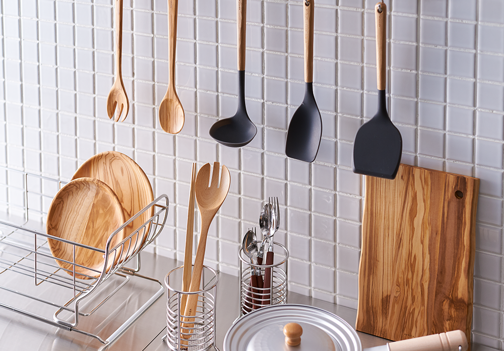 表情豊かな木で溢れるキッチンと食卓｜KEYUCA（ケユカ）オンラインショップ